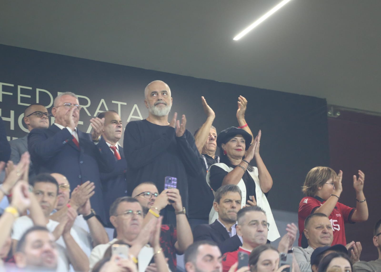 FOTOT/ Ja me kë ka shkuar Rama ta shohë ndeshjen Shqipëri-Gjeorgji ...